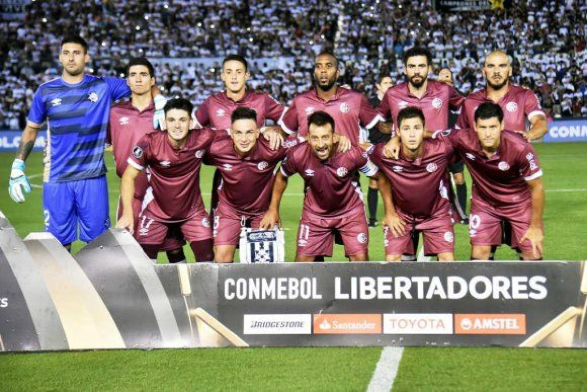 Montevideo Wanderers, un equipo amigo y vinotinto - Idioma FutVE